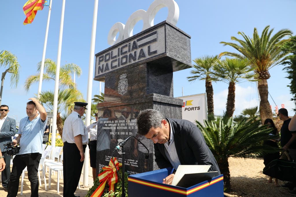 Imágenes de Empresarios de Dénia y comarca homenajean a la Policía ...