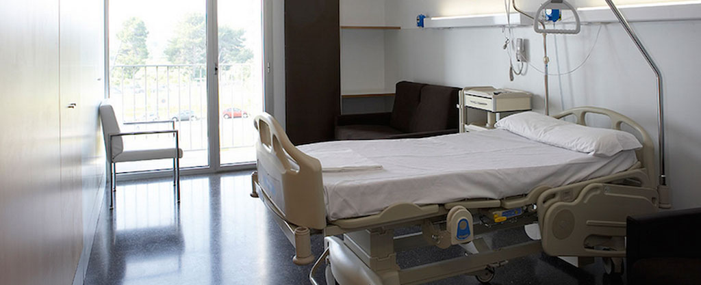 Les safates que s’entreguen als pacients de l’Hospital de Dénia arriben ...