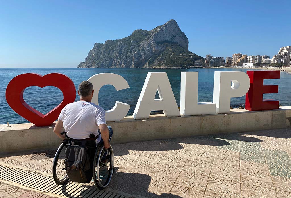Imágenes de Calp se adapta para el turismo de personas con diversidad ...
