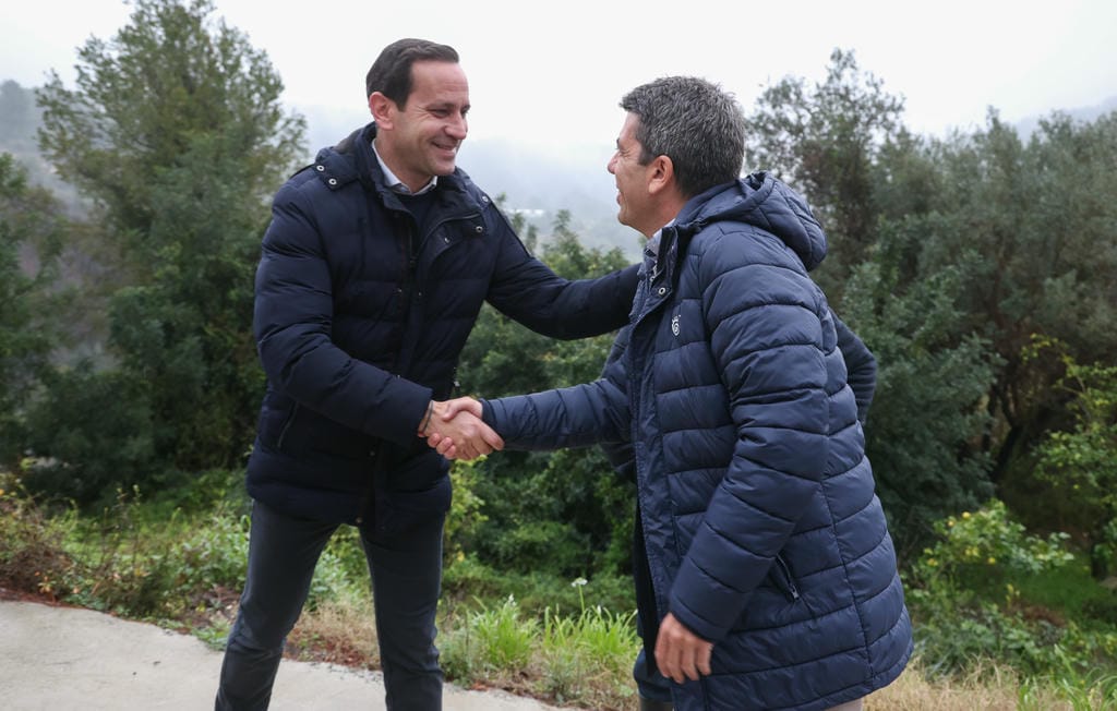 Mazón se asoma a la presa d’Isbert, la estampa más gráfica de las ...