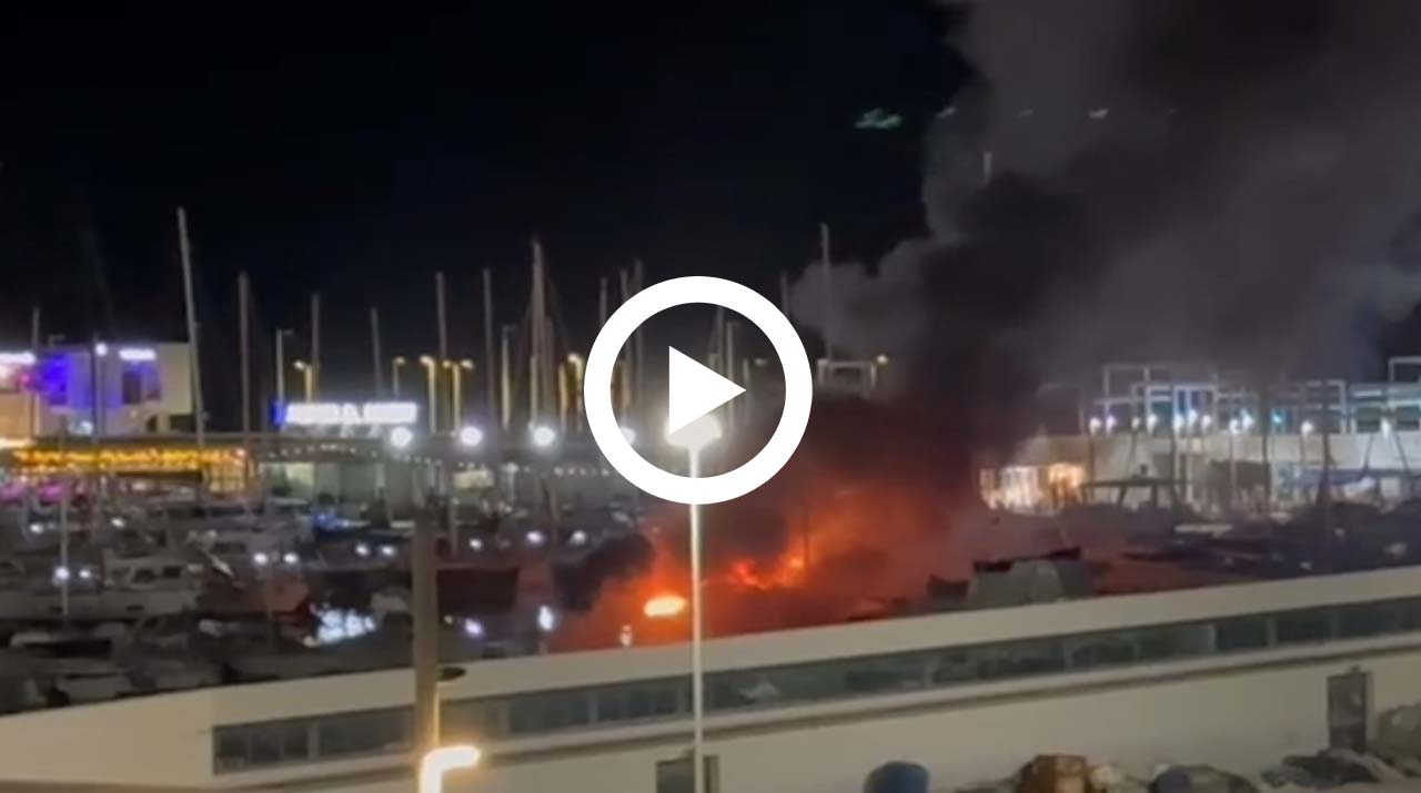 Las llamas devoran dos barcos en el segundo incendio en el puerto de ...