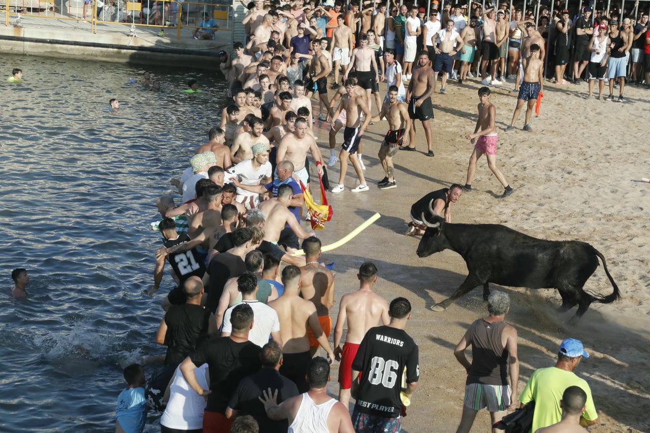 Imágenes de Lleno histórico en un arranque de los Bous a la Mar de ...