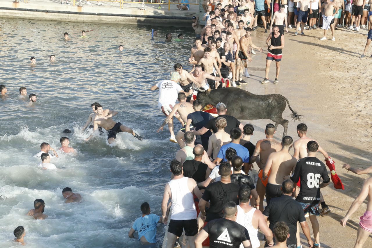 Imágenes de Lleno histórico en un arranque de los Bous a la Mar de ...