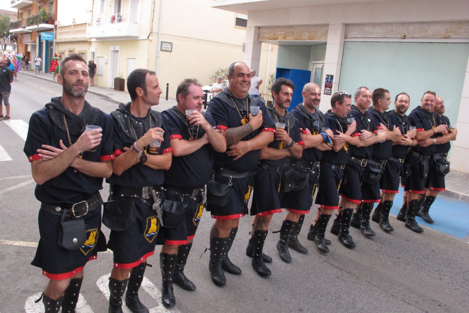 Carrozas, disfraces y dosis de buen rollo: las 30 imágenes del desfile ...