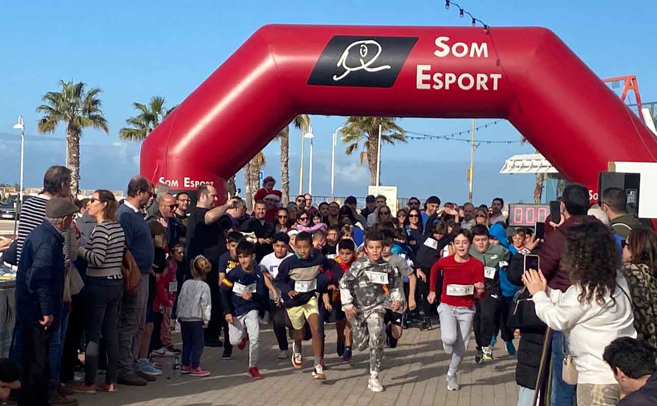 Marina El Portet acoge la VII Mini San Silvestre Dénia 2025
