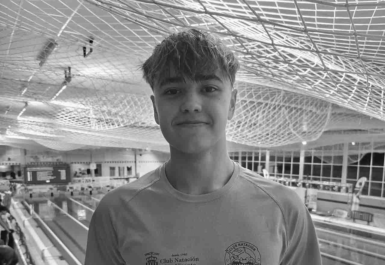 El joven calpino Maxim Zyablov bate el récord autonómico de natación en ...