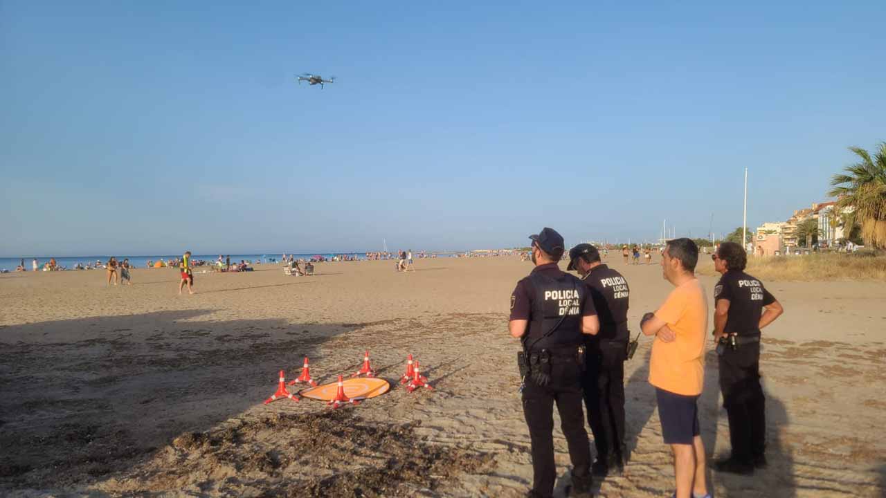 «Ni una sola madera en la arena»: La Policía blinda las playas de Dénia ...