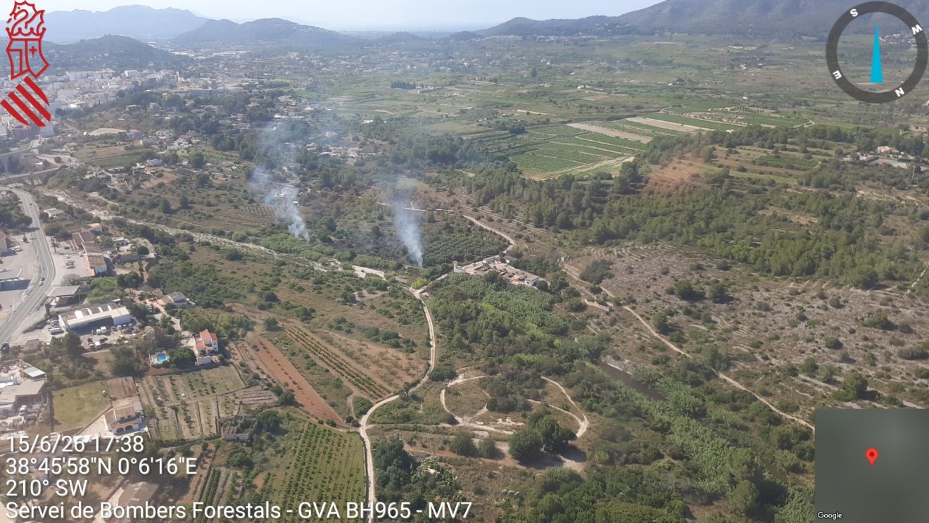 Controlado con rapidez un peligroso incendio de vegetación en Dénia ya ...