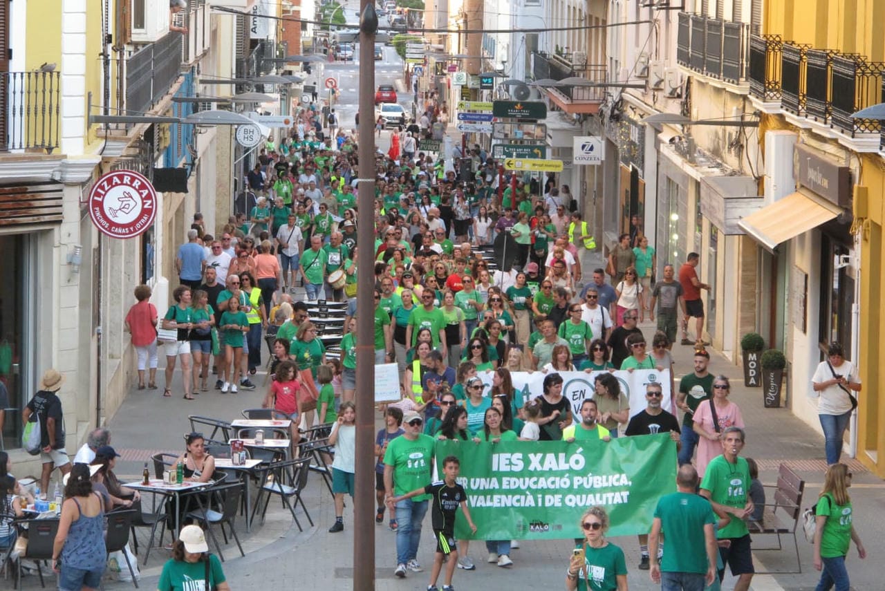 La flama per l’educació pública continua viva: Milers de persones ...