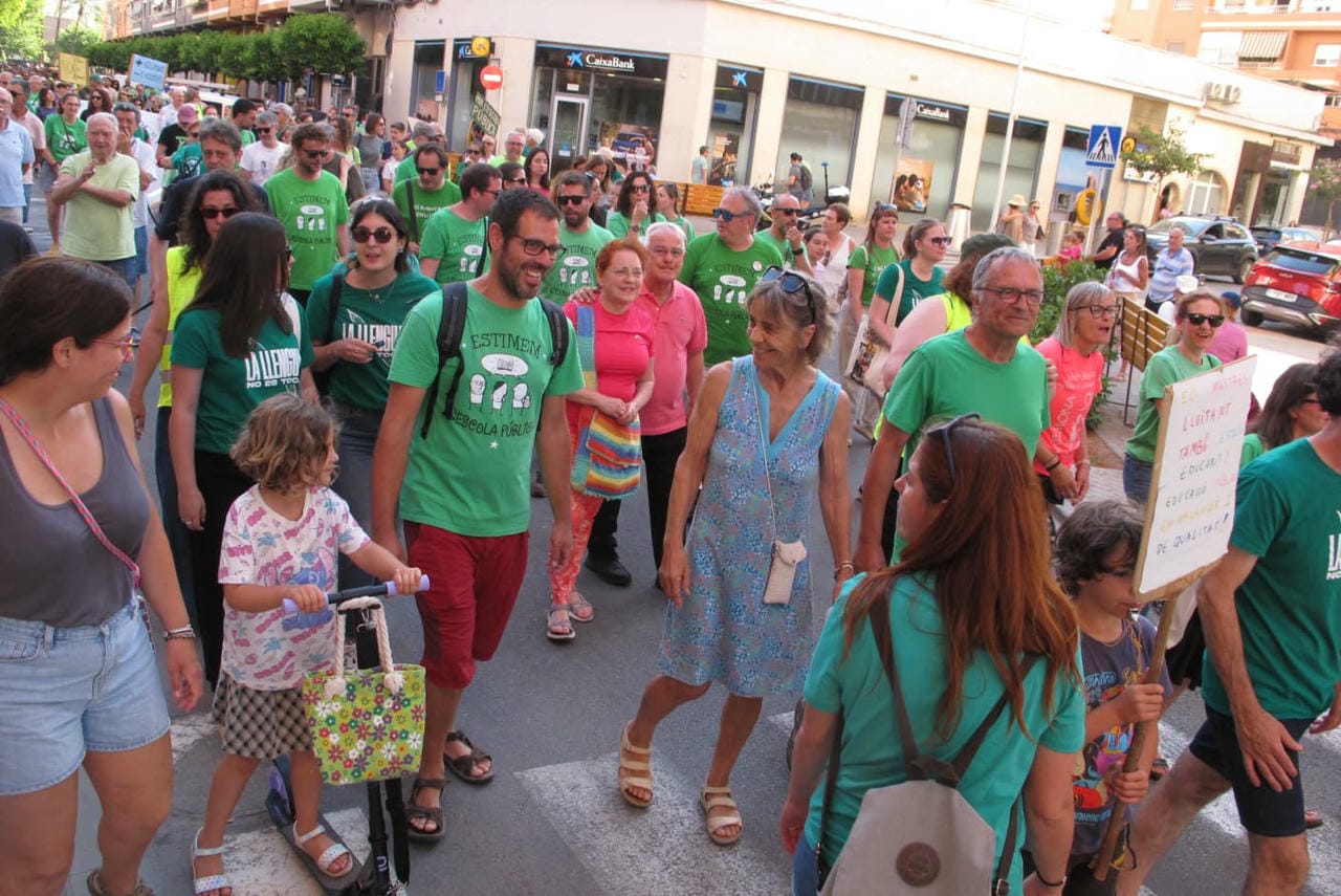 La flama per l’educació pública continua viva: Milers de persones ...