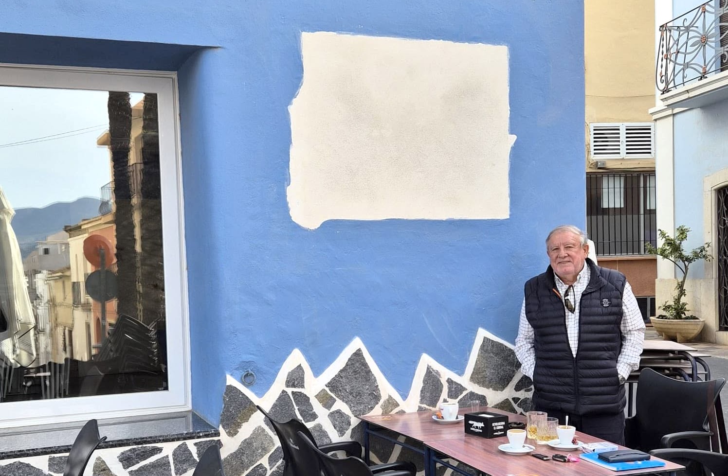 La supressió de la placa a Calp amb el nom de Javier Morató que ha ...